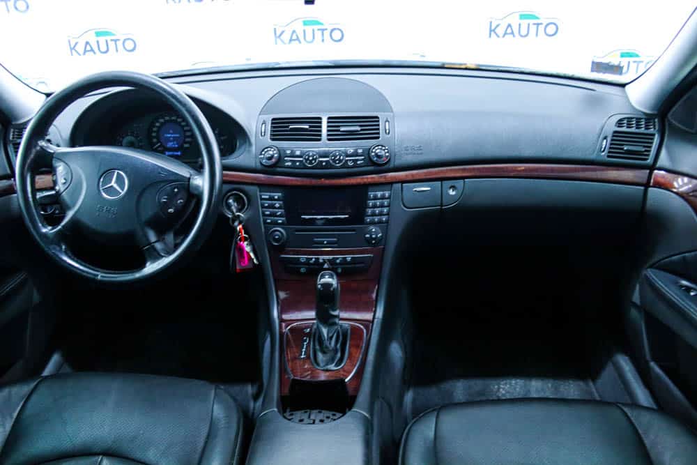 Mercedes-Benz E220 - Kauto